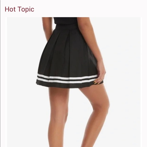 Hot Topic | Skirts | Hot Topic Pleated Black Skirt M | Poshmark